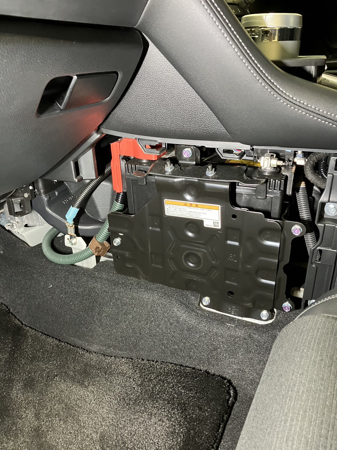 インサイト ZE4 バッテリー交換 | BMWの故障修理・鈑金・メンテナンス・車検なら大阪の双輪自動車